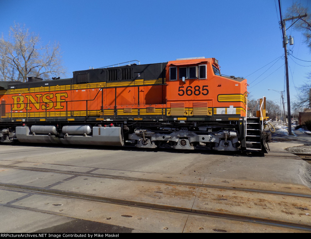 BNSF 5685